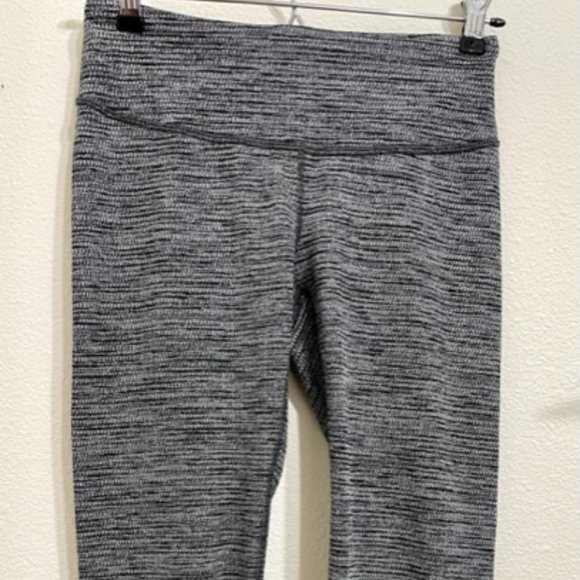 Lucy | Pants & Jumpsuits | Lucy Activewear S Cropped Leggings Black ...